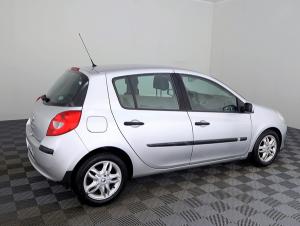 Grey Renault Clio 2009 in Tallinn, with an engine capacity of 1.10 L and mileage of 155 thousand km for 999 €, photo 4 on AUTOMOTO.COM.LV