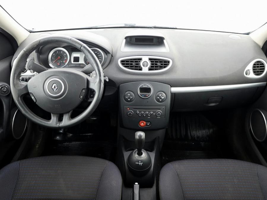 Grey Renault Clio 2009 in Tallinn, with an engine capacity of 1.10 L and mileage of 155 thousand km for 999 €, photo 6 on AUTOMOTO.COM.LV