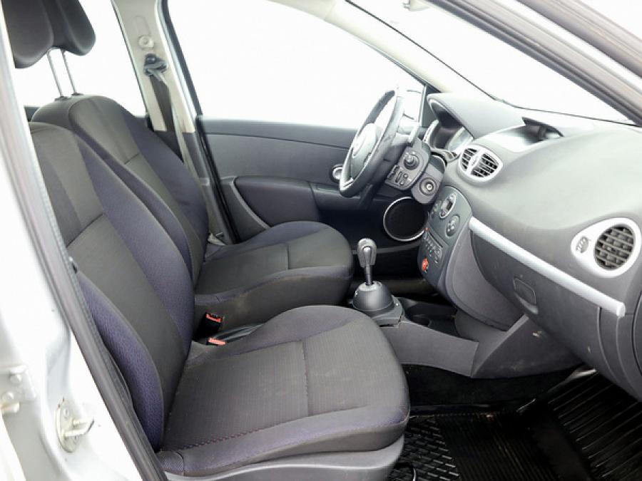 Grey Renault Clio 2009 in Tallinn, with an engine capacity of 1.10 L and mileage of 155 thousand km for 999 €, photo 7 on AUTOMOTO.COM.LV