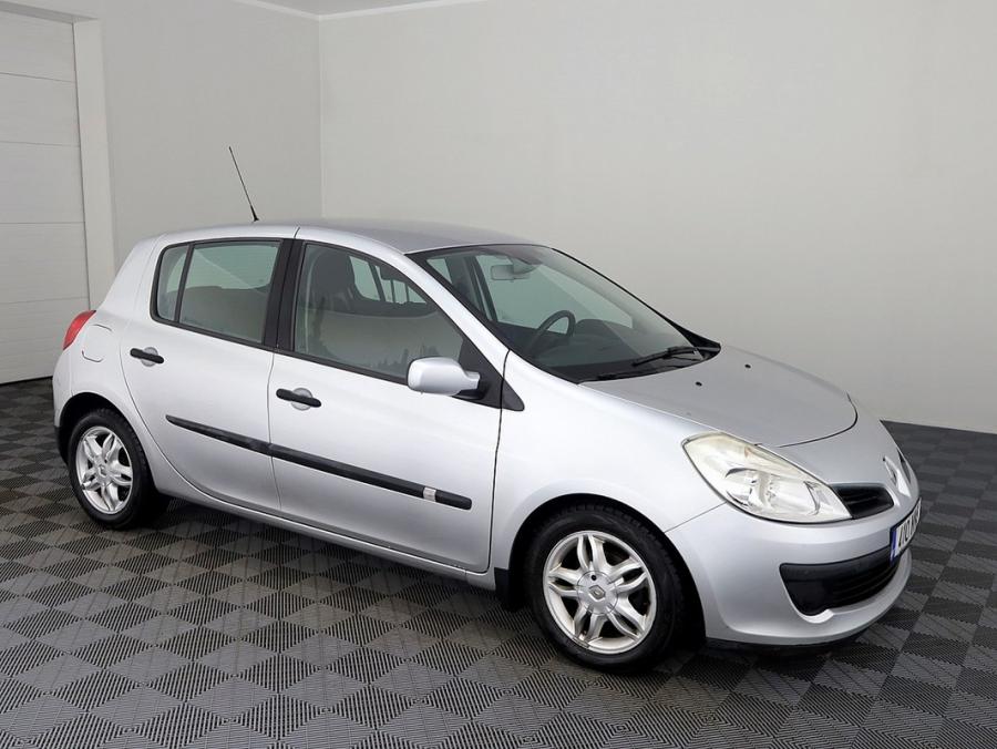 Grey Renault Clio 2009 in Tallinn, with an engine capacity of 1.10 L and mileage of 155 thousand km for 999 €, photo 9 on AUTOMOTO.COM.LV
