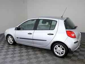 Grey Renault Clio 2009 in Tallinn, with an engine capacity of 1.10 L and mileage of 155 thousand km for 999 €, photo 12 on AUTOMOTO.COM.LV