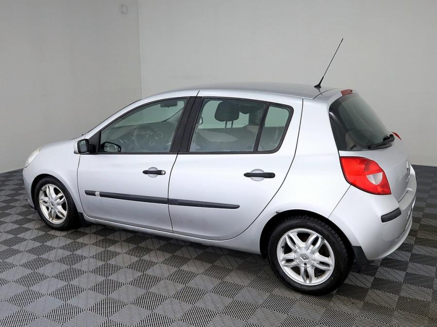Grey Renault Clio 2009 in Tallinn, with an engine capacity of 1.10 L and mileage of 155 thousand km for 999 €, photo 12 on AUTOMOTO.COM.LV