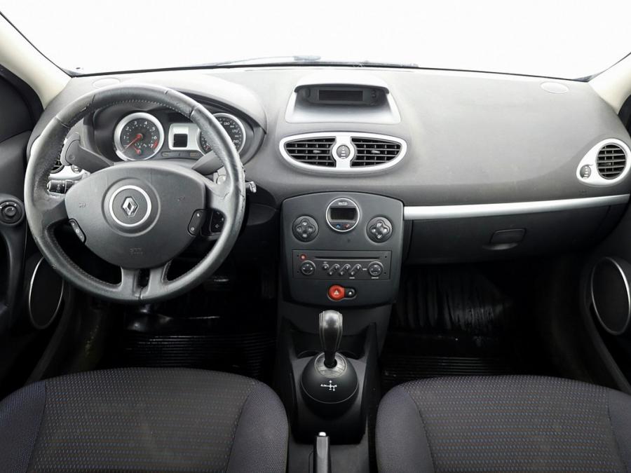 Grey Renault Clio 2009 in Tallinn, with an engine capacity of 1.10 L and mileage of 155 thousand km for 999 €, photo 13 on AUTOMOTO.COM.LV