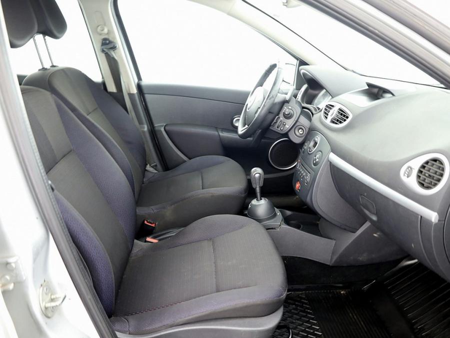 Grey Renault Clio 2009 in Tallinn, with an engine capacity of 1.10 L and mileage of 155 thousand km for 999 €, photo 14 on AUTOMOTO.COM.LV
