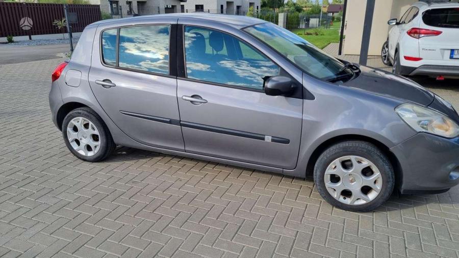 Grey Renault Clio 2010 in Vilnius, with an engine capacity of 1.46 L and mileage of 272 thousand km for 1500 €, photo 8 on AUTOMOTO.COM.LV
