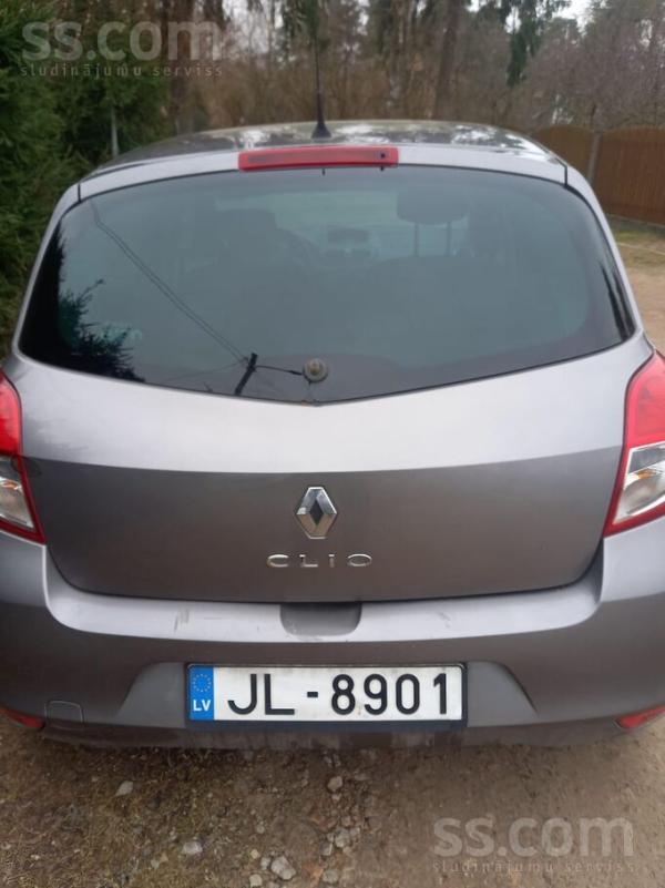 Pelēks Renault Clio 2010 Rīga, ar dzinēja tilpumu 1.50 L un nobraukumu 277 tūkst. km par 1300 €, foto 8 vietnē AUTOMOTO.COM.LV
