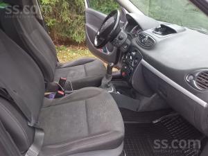Grey Renault Clio 2010 in Riga, with an engine capacity of 1.50 L and mileage of 277 thousand km for 1300 €, photo 9 on AUTOMOTO.COM.LV