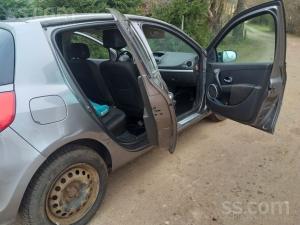 Grey Renault Clio 2010 in Riga, with an engine capacity of 1.50 L and mileage of 277 thousand km for 1300 €, photo 10 on AUTOMOTO.COM.LV