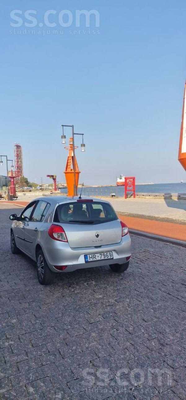 Grey Renault Clio 2011 in Ventspils, with an engine capacity of 1.50 L and mileage of 214 thousand km for 2150 €, photo 3 on AUTOMOTO.COM.LV