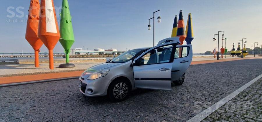 Grey Renault Clio 2011 in Ventspils, with an engine capacity of 1.50 L and mileage of 214 thousand km for 2150 €, photo 4 on AUTOMOTO.COM.LV