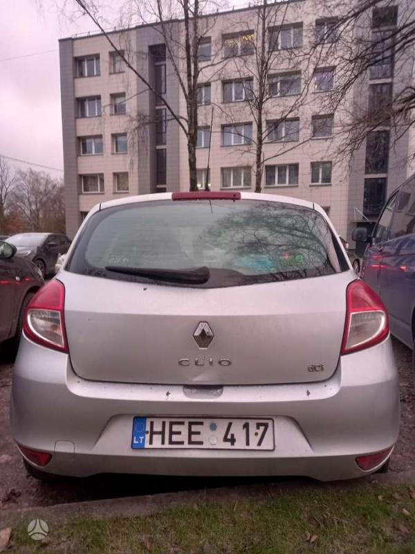 Pelēks Renault Clio 2011 Plungė, ar dzinēja tilpumu 1.40 L un nobraukumu 156 tūkst. km par 1700 €, foto 1 vietnē AUTOMOTO.COM.LV