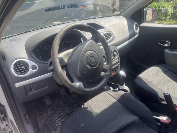 Grey Renault Clio 2011 in Telschi, with an engine capacity of 1.50 L and mileage of 157 thousand km for 1200 €, photo 5 on AUTOMOTO.COM.LV