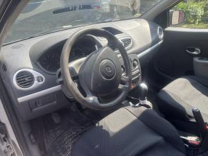 Grey Renault Clio 2011 in Telschi, with an engine capacity of 1.50 L and mileage of 157 thousand km for 1200 €, photo 5 on AUTOMOTO.COM.LV