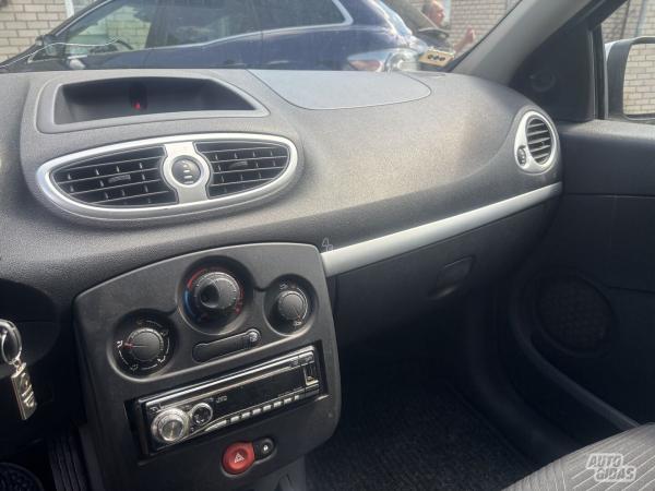 Grey Renault Clio 2011 in Telschi, with an engine capacity of 1.50 L and mileage of 157 thousand km for 1200 €, photo 10 on AUTOMOTO.COM.LV