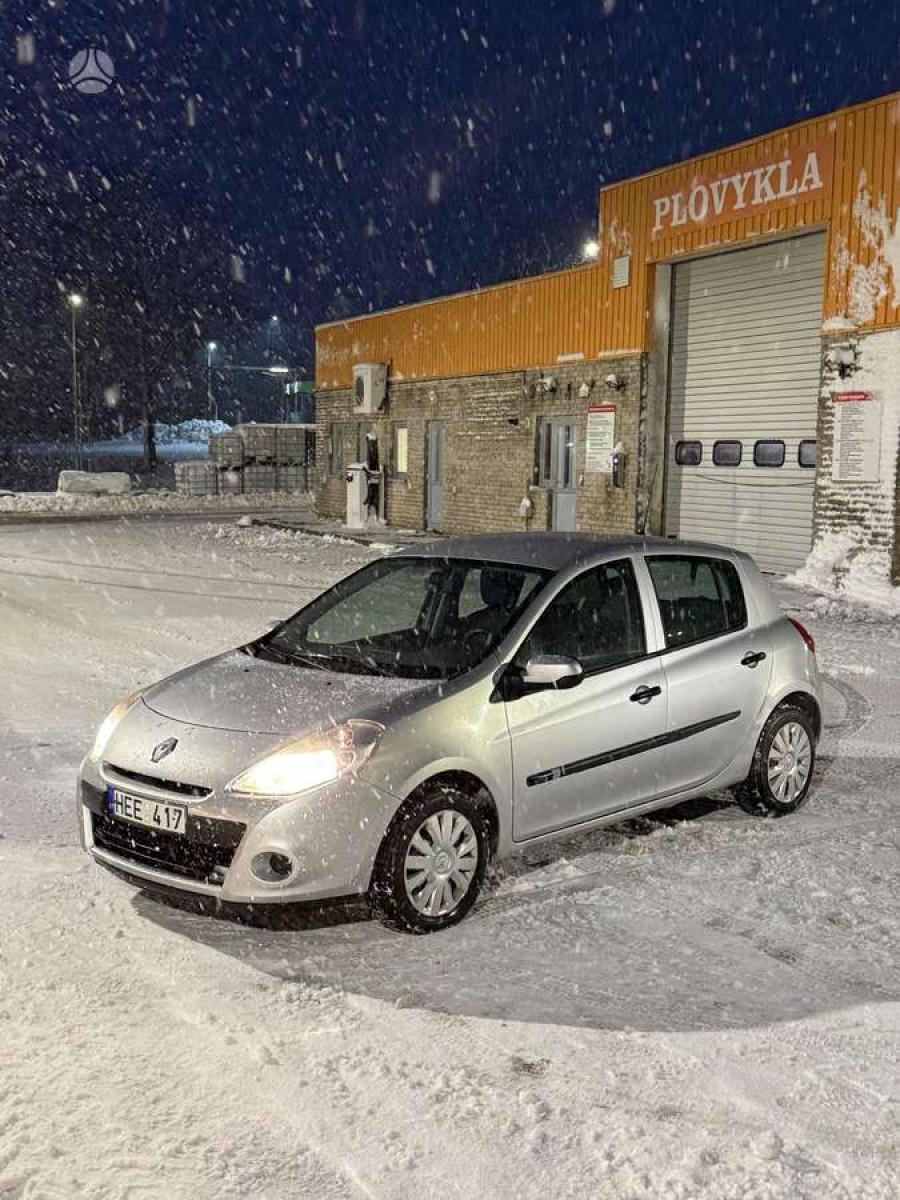 Pelēks Renault Clio 2012 Plungė, ar dzinēja tilpumu 1.46 L un nobraukumu 140 tūkst. km par 1600 €, foto 1 vietnē AUTOMOTO.COM.LV