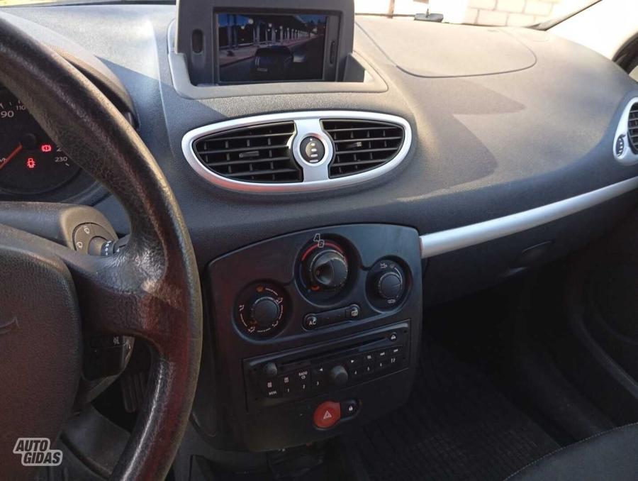 Grey Renault Clio 2012 in Vilnius, with an engine capacity of 1.50 L and mileage of 171 thousand km for 2800 €, photo 13 on AUTOMOTO.COM.LV