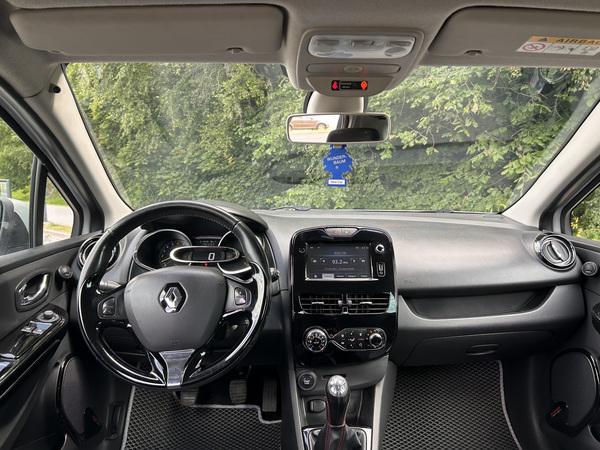 Grey Renault Clio 2013 in Tallinn, with an engine capacity of 1.10 L and mileage of 186 thousand km for 3499 €, photo 9 on AUTOMOTO.COM.LV