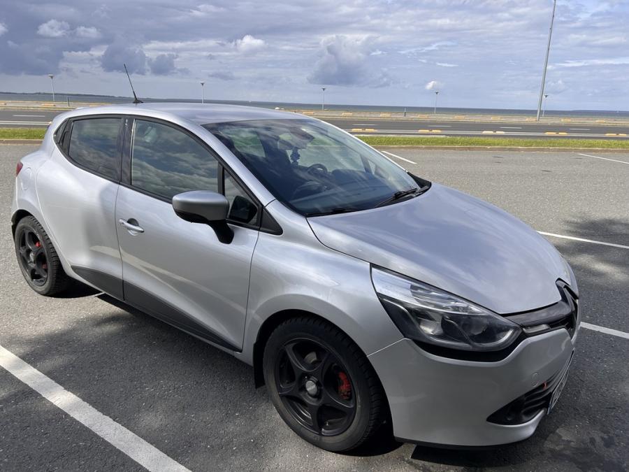Pelēks Renault Clio 2013 Tallina, ar dzinēja tilpumu 1.10 L un nobraukumu 186 tūkst. km par 3499 €, foto 13 vietnē AUTOMOTO.COM.LV