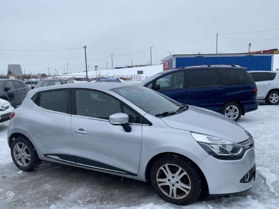 Grey Renault Clio 2015 in Vilnius, with an engine capacity of 0.90 L and mileage of 123 thousand km for 2550 €, photo 1 on AUTOMOTO.COM.LV