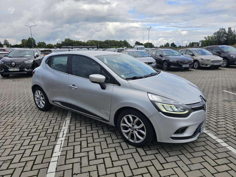 Grey Renault Clio 2015 in Taurage, with an engine capacity of 1.50 L and mileage of 233 thousand km for 5500 €, photo 6 on AUTOMOTO.COM.LV