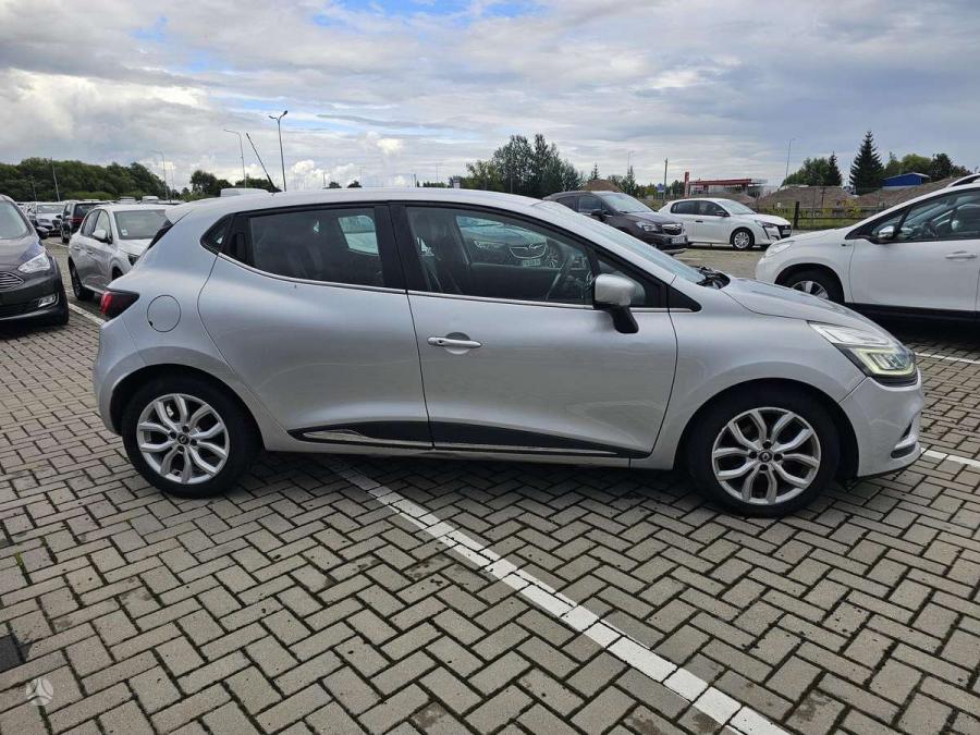 Grey Renault Clio 2015 in Taurage, with an engine capacity of 1.50 L and mileage of 233 thousand km for 5500 €, photo 7 on AUTOMOTO.COM.LV