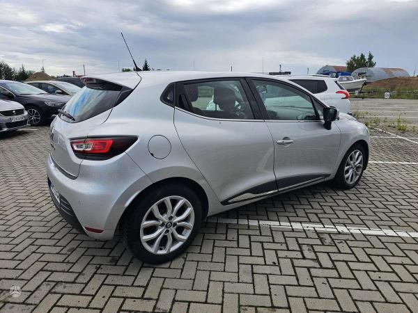 Grey Renault Clio 2015 in Taurage, with an engine capacity of 1.50 L and mileage of 233 thousand km for 5500 €, photo 8 on AUTOMOTO.COM.LV