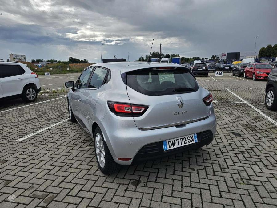 Grey Renault Clio 2015 in Taurage, with an engine capacity of 1.50 L and mileage of 233 thousand km for 5500 €, photo 11 on AUTOMOTO.COM.LV