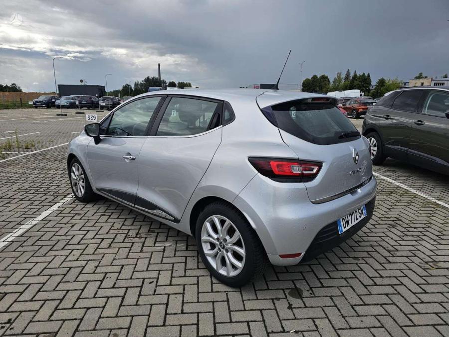 Grey Renault Clio 2015 in Taurage, with an engine capacity of 1.50 L and mileage of 233 thousand km for 5500 €, photo 12 on AUTOMOTO.COM.LV