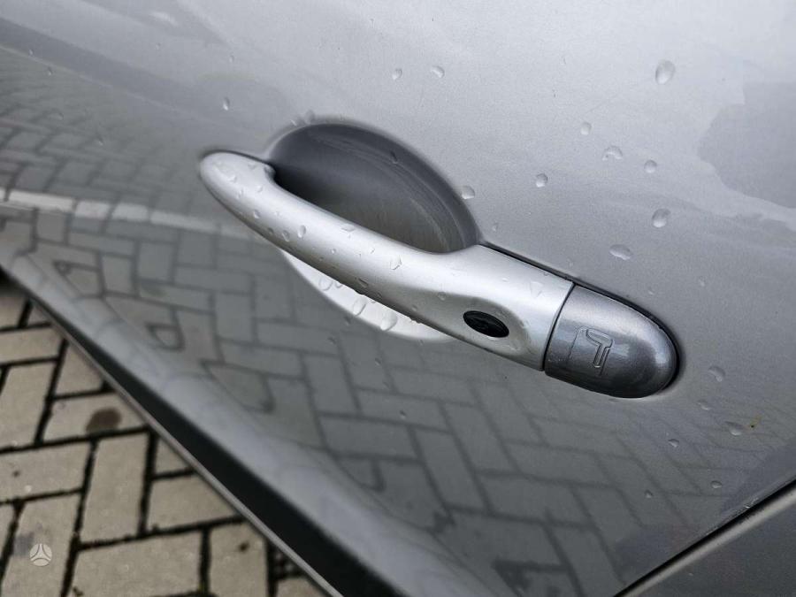 Grey Renault Clio 2015 in Taurage, with an engine capacity of 1.50 L and mileage of 233 thousand km for 5500 €, photo 14 on AUTOMOTO.COM.LV