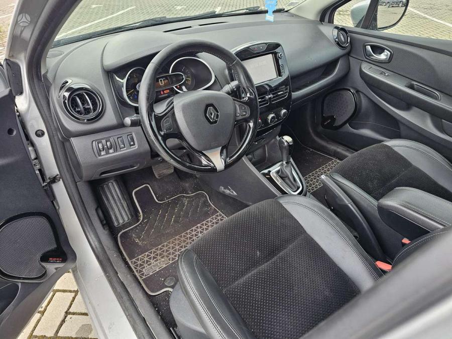 Grey Renault Clio 2015 in Taurage, with an engine capacity of 1.50 L and mileage of 233 thousand km for 5500 €, photo 15 on AUTOMOTO.COM.LV