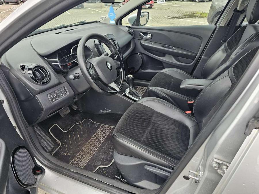Grey Renault Clio 2015 in Taurage, with an engine capacity of 1.50 L and mileage of 233 thousand km for 5500 €, photo 16 on AUTOMOTO.COM.LV