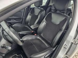 Grey Renault Clio 2015 in Taurage, with an engine capacity of 1.50 L and mileage of 233 thousand km for 5500 €, photo 17 on AUTOMOTO.COM.LV