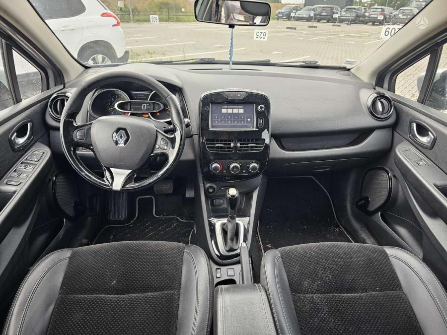 Grey Renault Clio 2015 in Taurage, with an engine capacity of 1.50 L and mileage of 233 thousand km for 5500 €, photo 19 on AUTOMOTO.COM.LV