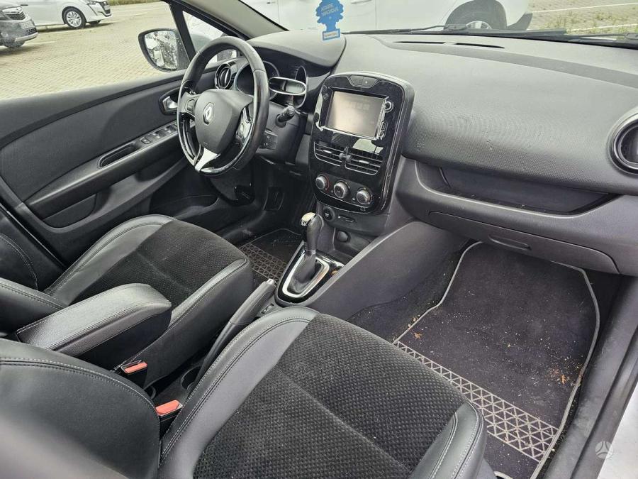 Grey Renault Clio 2015 in Taurage, with an engine capacity of 1.50 L and mileage of 233 thousand km for 5500 €, photo 20 on AUTOMOTO.COM.LV