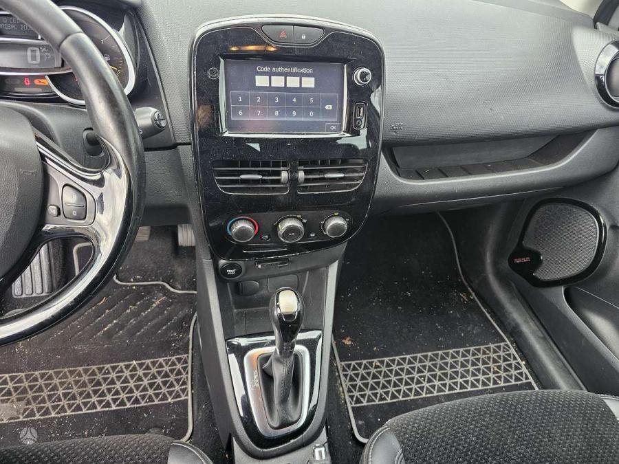 Grey Renault Clio 2015 in Taurage, with an engine capacity of 1.50 L and mileage of 233 thousand km for 5500 €, photo 23 on AUTOMOTO.COM.LV