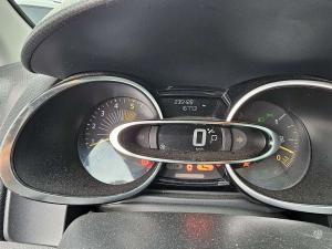 Grey Renault Clio 2015 in Taurage, with an engine capacity of 1.50 L and mileage of 233 thousand km for 5500 €, photo 24 on AUTOMOTO.COM.LV
