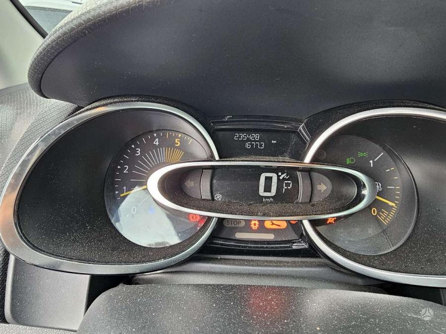 Grey Renault Clio 2015 in Taurage, with an engine capacity of 1.50 L and mileage of 233 thousand km for 5500 €, photo 24 on AUTOMOTO.COM.LV