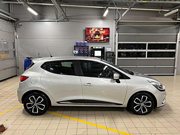 Pelēks Renault Clio 2018 Viļņa, ar dzinēja tilpumu 1.46 L un nobraukumu 94 tūkst. km par 7500 €, foto 2 vietnē AUTOMOTO.COM.LV