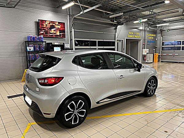 Pelēks Renault Clio 2018 Viļņa, ar dzinēja tilpumu 1.46 L un nobraukumu 94 tūkst. km par 7500 €, foto 3 vietnē AUTOMOTO.COM.LV