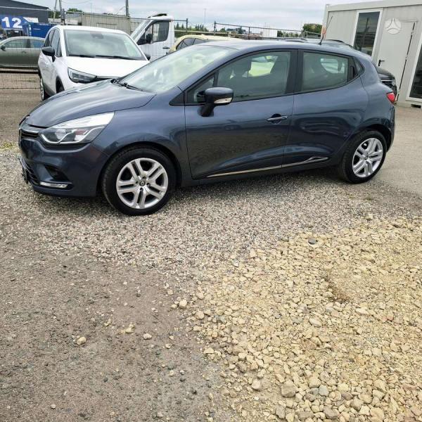 Grey Renault Clio 2018 in Kaunas, with an engine capacity of 0.90 L and mileage of 90 thousand km for 5650 €, photo 8 on AUTOMOTO.COM.LV