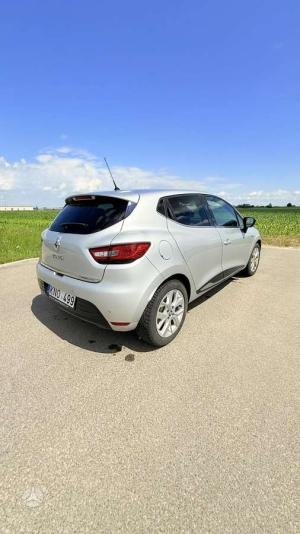 Grey Renault Clio 2018 in Marijampole, with an engine capacity of 1.15 L and mileage of 102 thousand km for 6250 €, photo 4 on AUTOMOTO.COM.LV