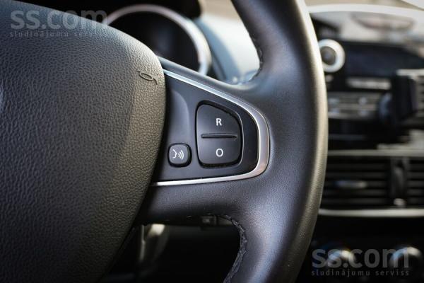 Grey Renault Clio 2018 in Riga, with an engine capacity of 1.50 L and mileage of 114 thousand km for 7190 €, photo 8 on AUTOMOTO.COM.LV