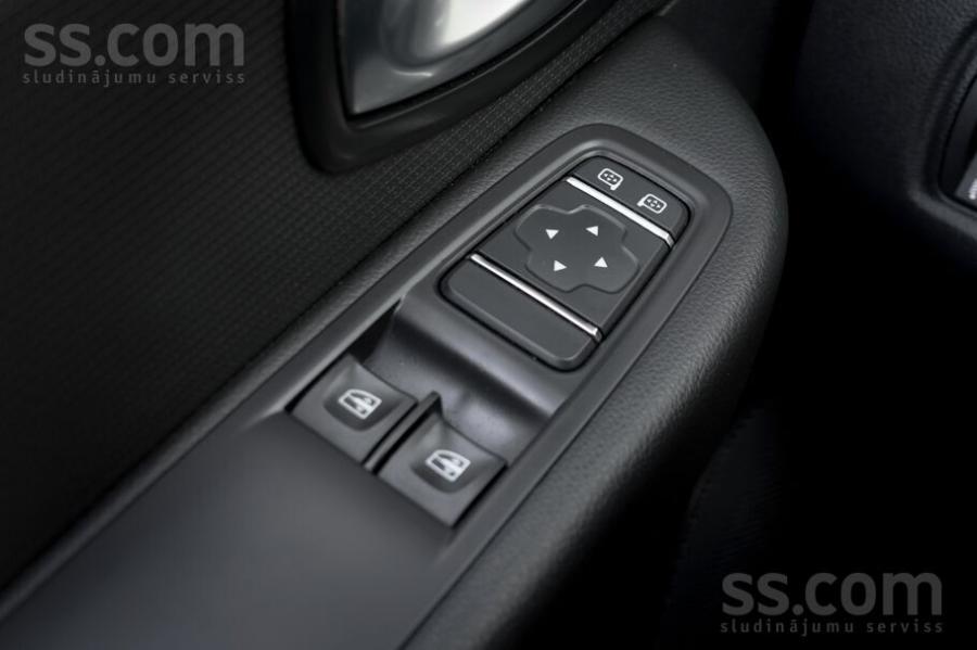Grey Renault Clio 2019 in Riga, with an engine capacity of 0.90 L and mileage of 71 thousand km for 6990 €, photo 15 on AUTOMOTO.COM.LV