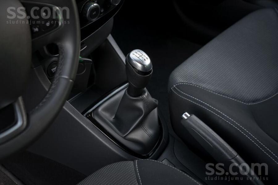 Grey Renault Clio 2019 in Riga, with an engine capacity of 0.90 L and mileage of 71 thousand km for 6990 €, photo 25 on AUTOMOTO.COM.LV