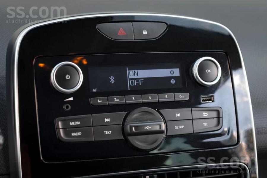 Grey Renault Clio 2019 in Riga, with an engine capacity of 0.90 L and mileage of 71 thousand km for 6990 €, photo 28 on AUTOMOTO.COM.LV