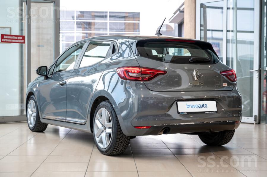 Grey Renault Clio 2020 in Riga, with an engine capacity of 1.00 L and mileage of 88 thousand km for 9790 €, photo 3 on AUTOMOTO.COM.LV