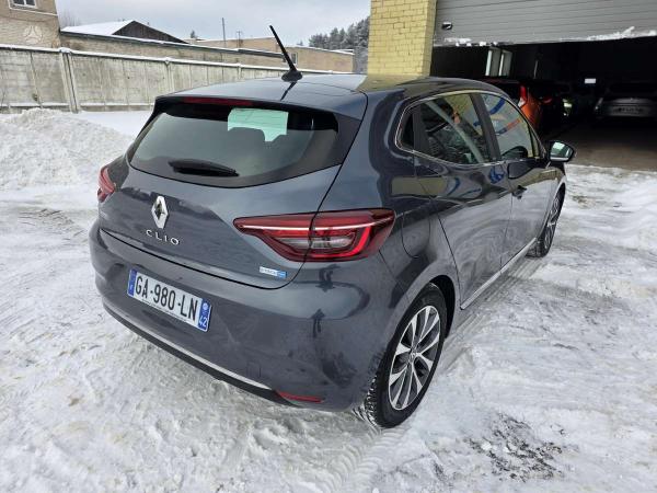 Grey Renault Clio 2021 in Anyksciai, with an engine capacity of 1.60 L and mileage of 49 thousand km for 10999 €, photo 4 on AUTOMOTO.COM.LV