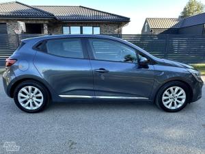 Grey Renault Clio 2021 in Vilnius, with an engine capacity of 1.00 L and mileage of 39 thousand km for 10999 €, photo 7 on AUTOMOTO.COM.LV