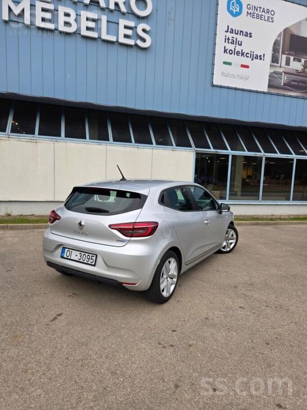 Grey Renault Clio 2021 in Riga, with an engine capacity of 1.60 L and mileage of 87 thousand km for 12600 €, photo 3 on AUTOMOTO.COM.LV
