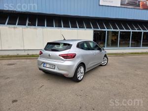Grey Renault Clio 2021 in Riga, with an engine capacity of 1.60 L and mileage of 87 thousand km for 12600 €, photo 7 on AUTOMOTO.COM.LV